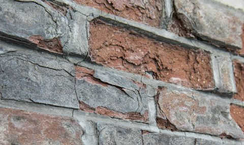 What Is Solid Brick vs Brick Veneer? - Make It Right®